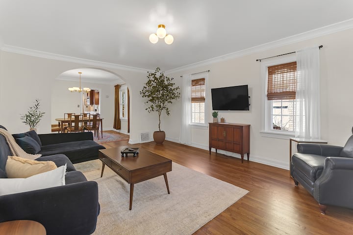 Newcastle Cottage - Near Tulsa Fairgrounds - Tulsa, OK