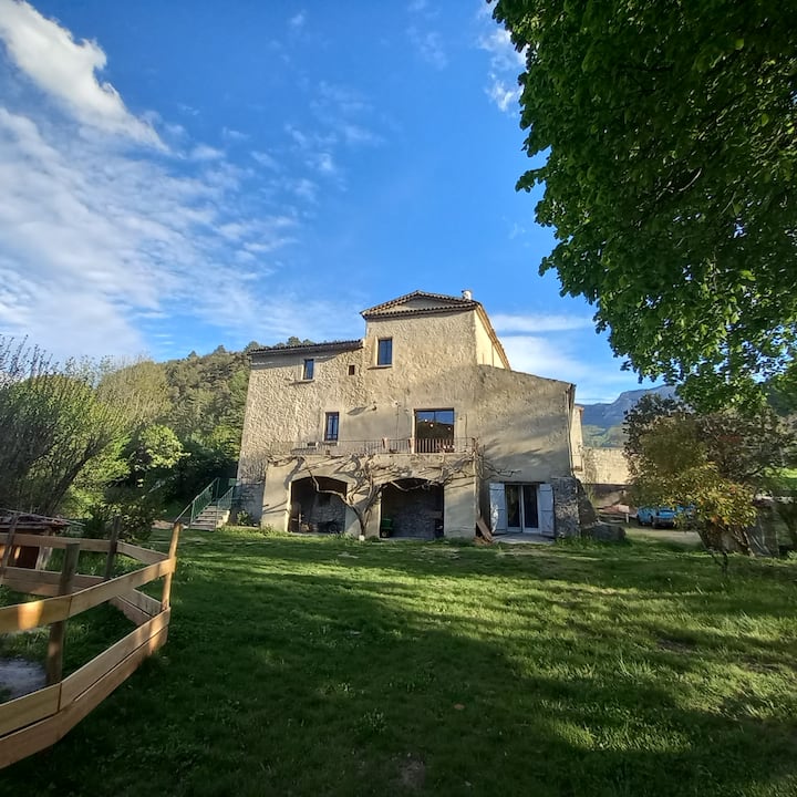 Moulin Les Pieds Dans L'eau - Saillans