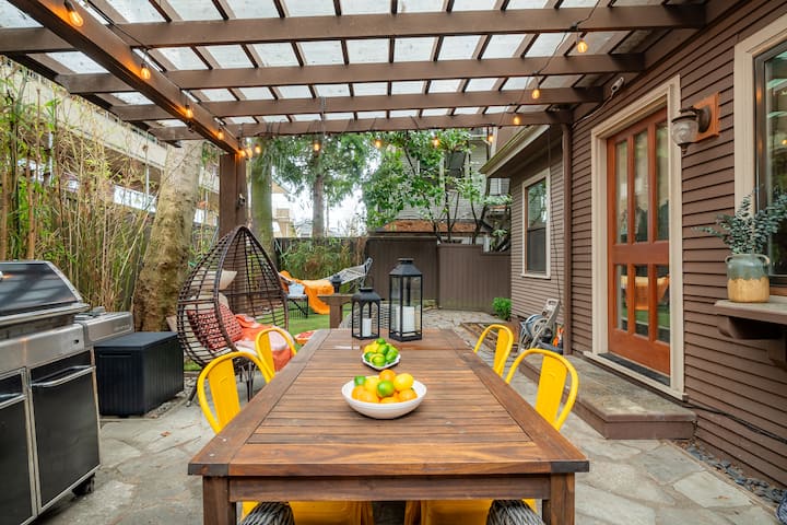 95/100 Walk Score! ~ Space Needle View ~Workout Rm - Seattle, WA