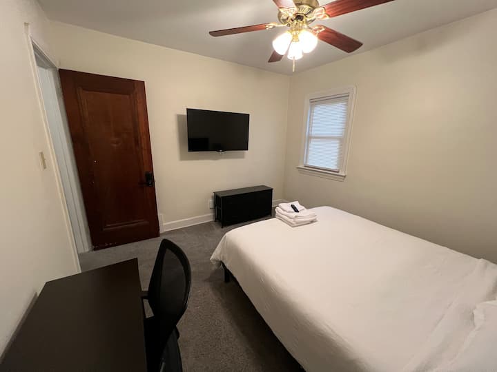 Great Comfy Room Near Airport - Cleveland, OH