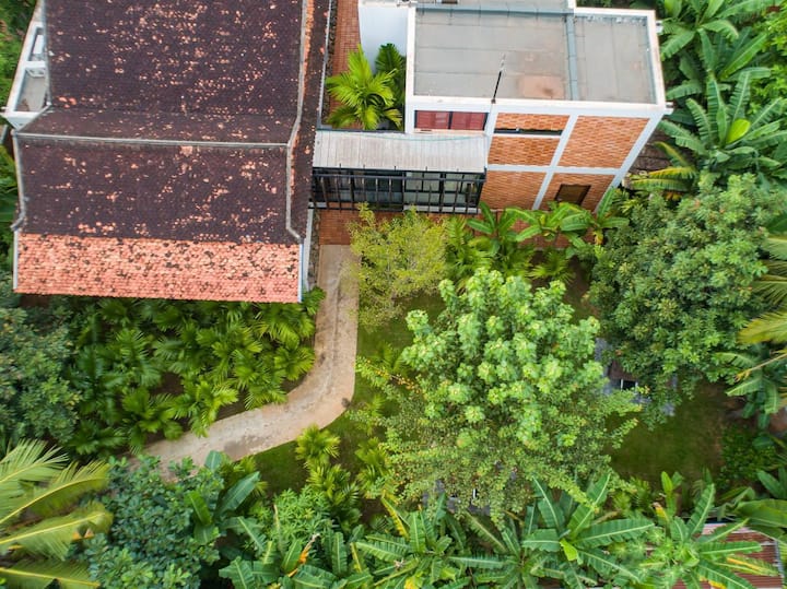 Tropical Garden House & Gallery With Private Pool - Cambodia