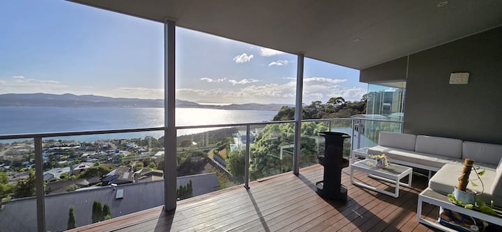 Bridgeview Mansion Escape - Sandy Bay - Hobart