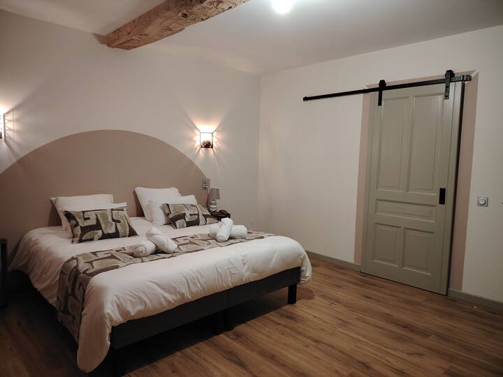 Chambre Hirondelle "Le Vieux Chêne" Ain (01) - Morestel