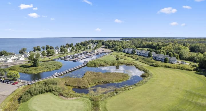 Secluded 2-bedroom Loft Cabin For Your Getaway - Father Hennepin State Park, Isle