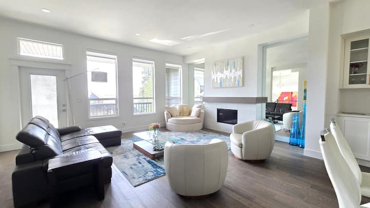 Christmas Escape In Coquitlam | Stylish New Home - Cypress Mountain, BC