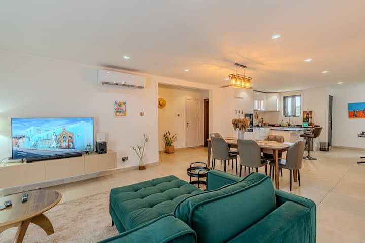 Cozy 2 Bedroom With Pool & Gym - Ghana