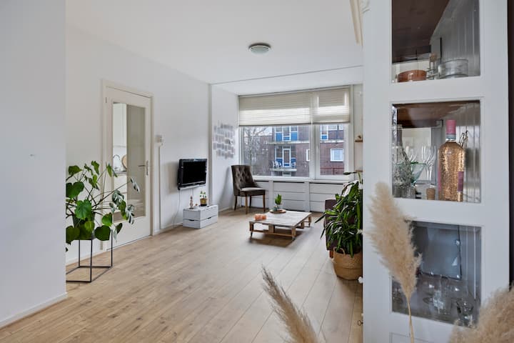 Charming Apartment Near Park & Public Transport - Rotterdam