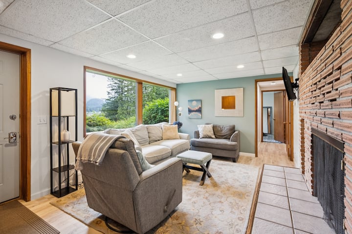 2 Br Apt With Views Of The Mountains And Channel! - Juneau, AK