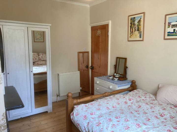 Cosy Room In A Family House - Bath