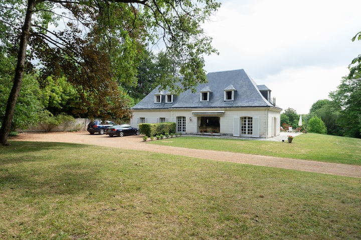 Maison Dans Un Parc à Tours. - Tours