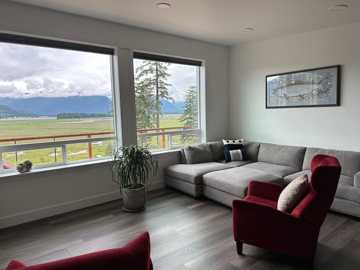 The Overlook At The Mendenhall Wildlife Refuge - Juneau, AK