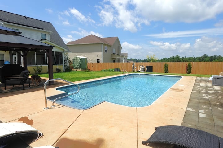 Liberty Lodge | Pool & Sauna+pet Friendly - Fayetteville, NC