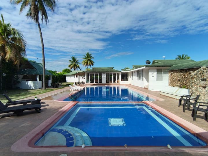 Crea Momentos Inolvidables Casa Club - Girardot