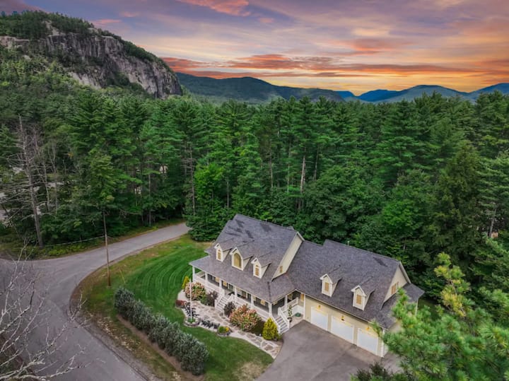The Great Escape | 6100 Ft.² | Theater | Hot Tub - Conway, NH