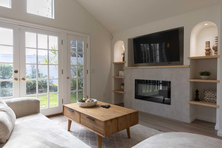 Grand House With Garage And Backyard! - Pasadena, CA