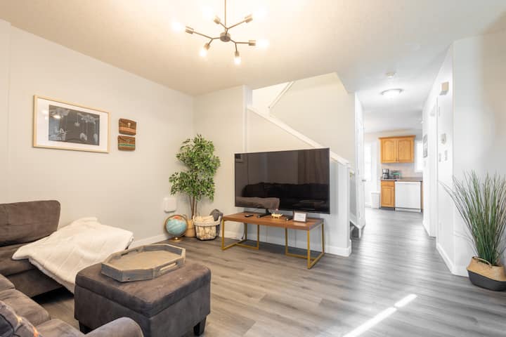 Spacious 3br Home | Family-friendly |Near Downtown - Saint Albert