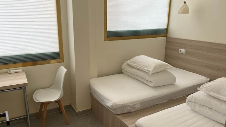 Habitación Doble - Baños Compartidos - Madrid