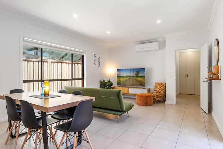 Charming 3-bedroom Home On The Cusp Of The Cbd - Bendigo