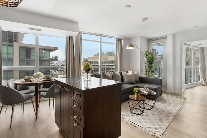 Stylish Urban Oasis In Lakeside Neighbourhood - Toronto
