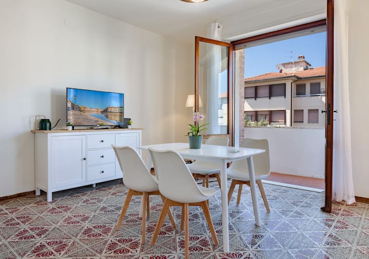 2-bedroom Apt With Living Room, Kitchen & Parking - Pisa