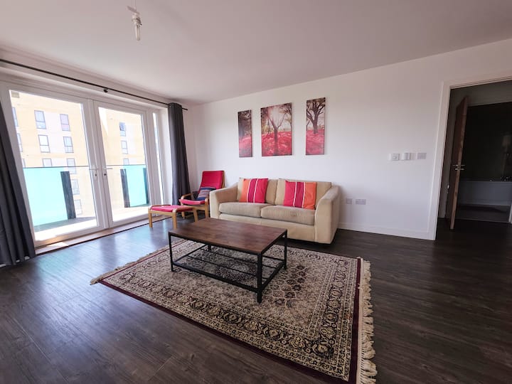 Riverside Apt- Sleeps 4, Parking & Transport Links - Barking