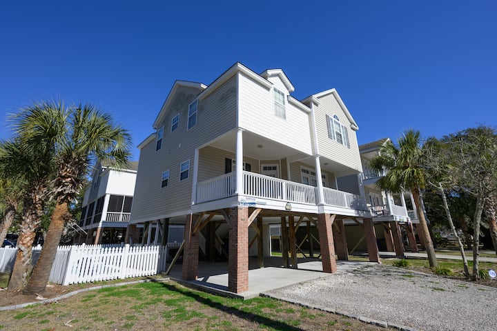 Dog Friendly Beach House - Surfside Beach, SC