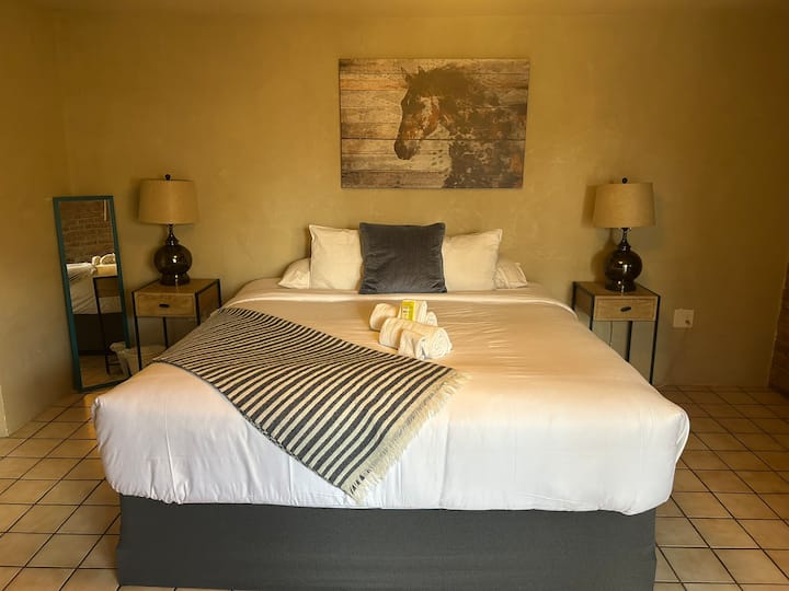 Private Guesthouse Oasis - Albuquerque, NM