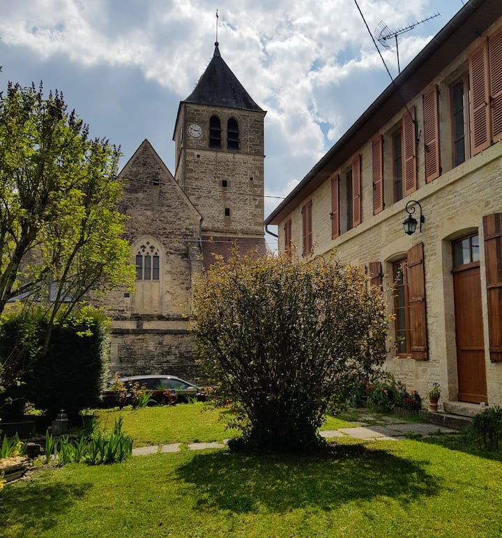 Ancien Presbytère, En Côte D'or. - Châtillon-sur-Seine