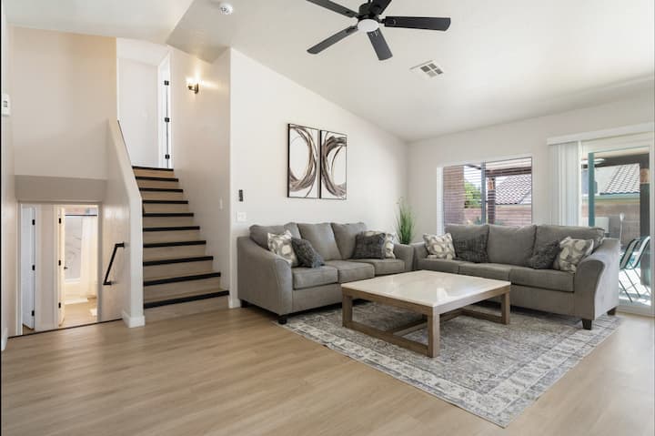Perfect For Families & Groups!
Pool, Games, Relax - Glendale, AZ