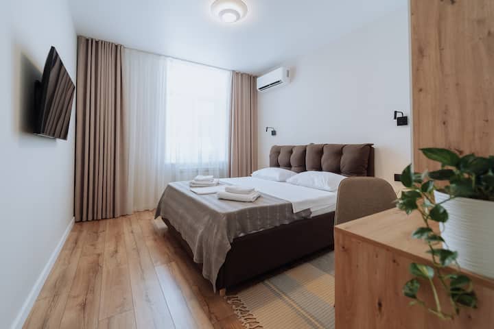 Business-ready ~New~ 1br - Main Street Living - Moldova