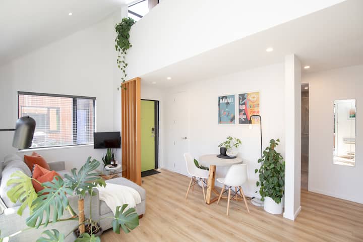 City-fringe Oasis With Carpark In Christchurch - Christchurch