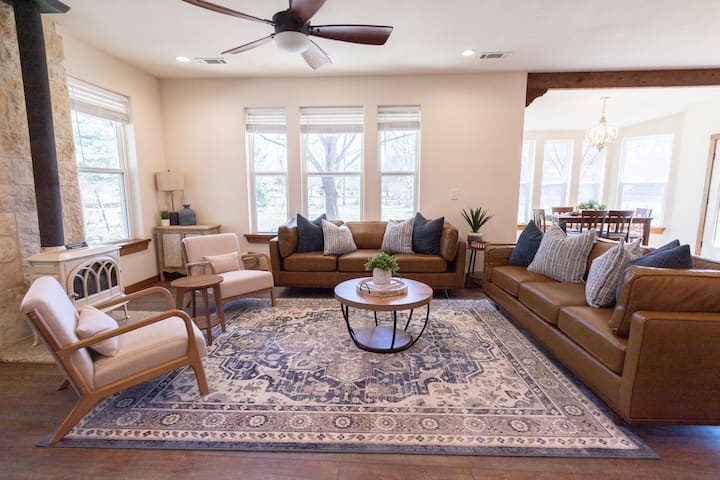Country Cottage On The Lake | Long Stays Welcome - Log Cabin, TX
