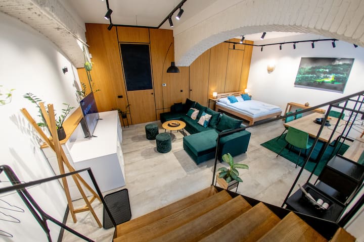 Riverside Hideout - プラハ