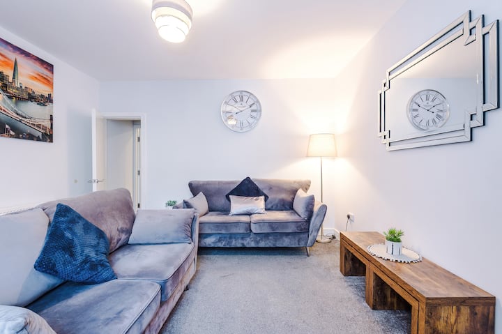 Contractor/relocation Property -4 Bedrooms, Bury - Rochdale