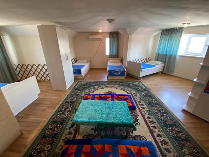 6 Beds Mixed-single Dormitory - 비슈케크