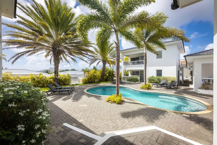 Premium Verblijf Met Tafelberg Uitzicht & Zwembad - Curaçao