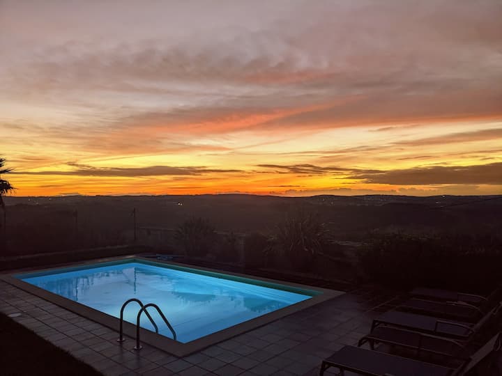 Luxury 4 Bed Villa,  Private Pool,  Great Views - Óbidos