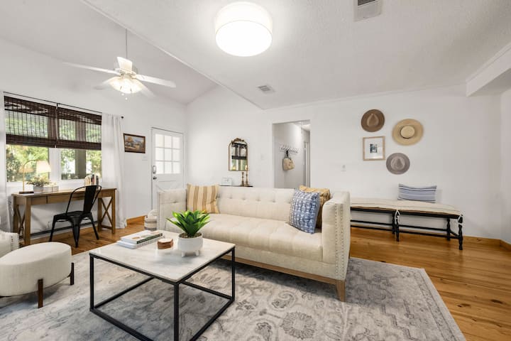 The Cottage House - Sleeps 6 - Tomball, TX