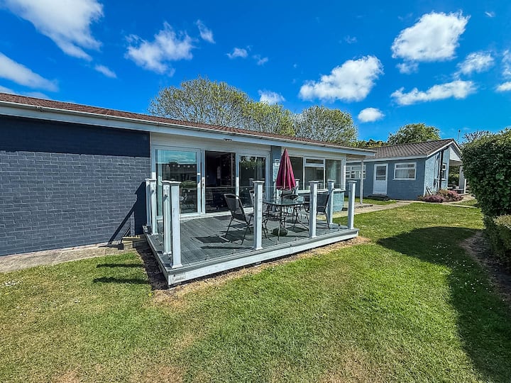 Homely Chalet In Lowestoft Ref 12004b - Lowestoft