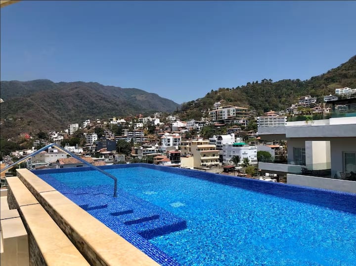 Next To Nightlife And 3minute Walk To Beach - Puerto Vallarta