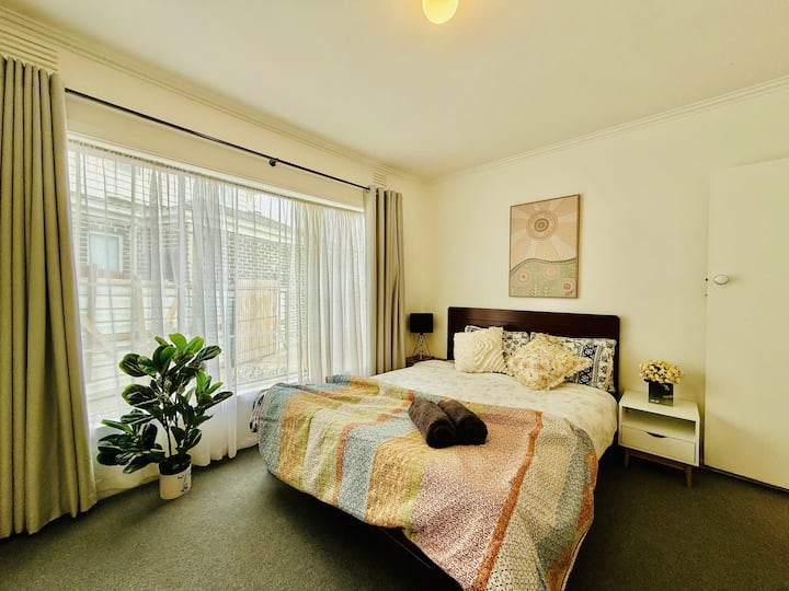 Art Deco Nice 3br Retreat. Free Wifi & Parking - St Albans, Australia
