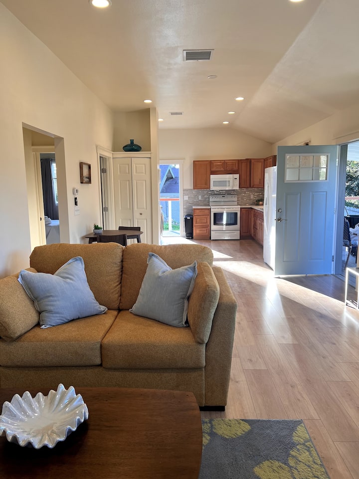 Fully-equipped 2 Br Cottage 30 Day Rental - Vista, CA