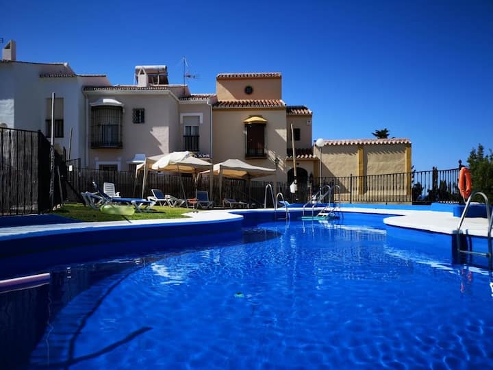 Encantadora Casa En Nerja - Nerja