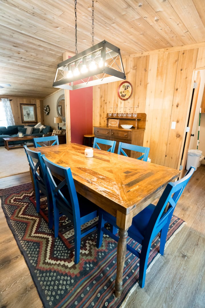 Large Living Space, 4 Bedroom, Outdoor Fire Pit - Cairo, IL