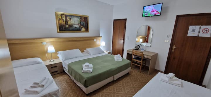 Standard Quadruple Room With Private Bathroom - Mestre