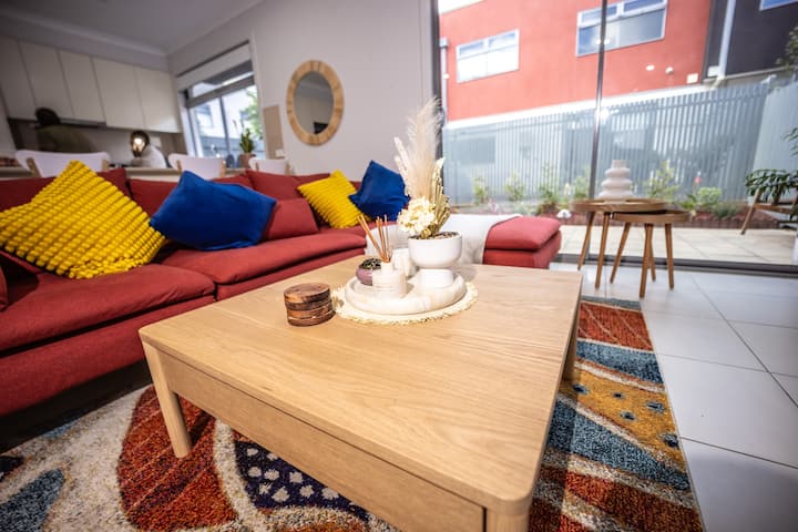 Cosy And Modern 3 Br Townhouse In Albanvale - Australië