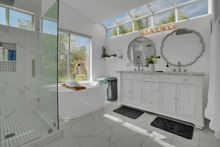 Modern Comfort: Canyon Lakes Edition - Danville, CA