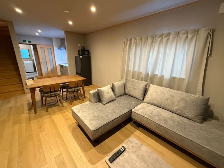 天下茶屋駅すぐ/駐車場付き貸切戸建て/3ldk/12人 - Osaka