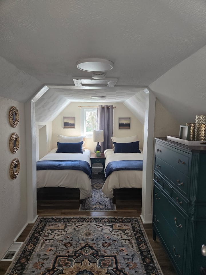 Rm3 - Bedroom Upstairs (2 Twins) - Akron, OH