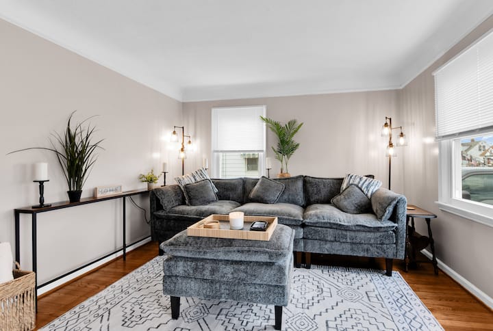 *New* Gig Wifi, 3 Queen Beds, 5tvs, Ping Pong - Fraser, MI